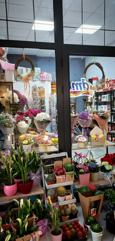 Flower Shop цветя и опаковане на подаръци ДОСТАВКА на цветя Варна